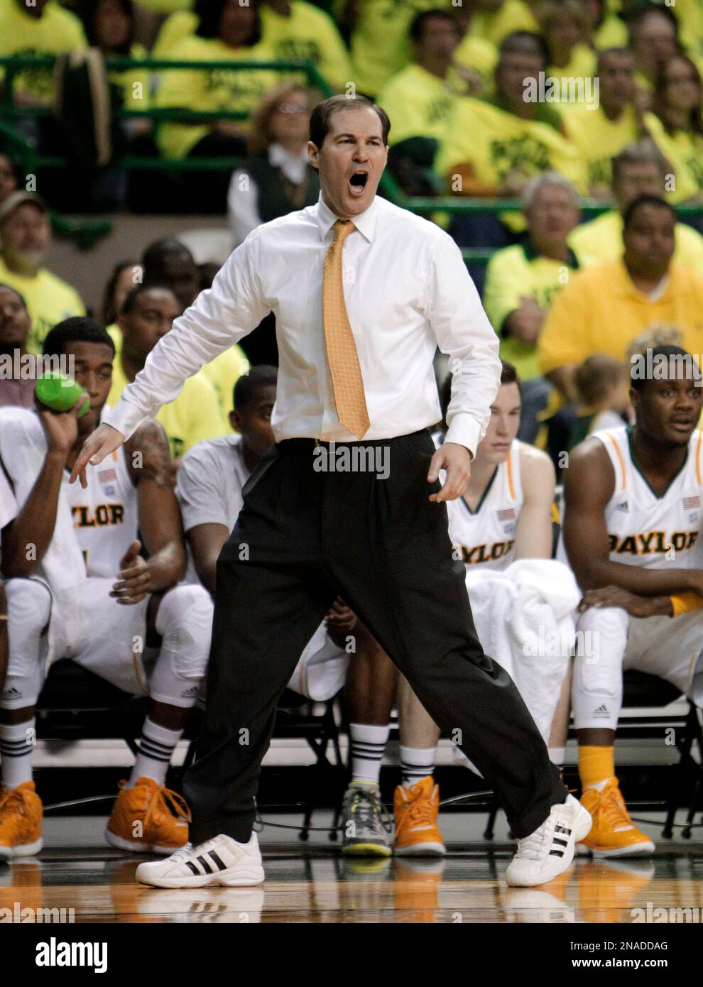 Baylor head coach Scott Drew shouts instructs to his team during the ...