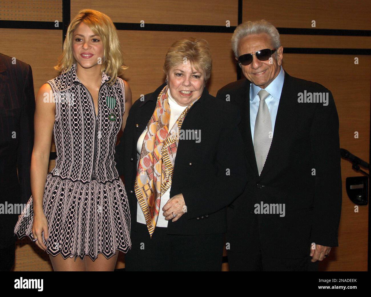 Colombian singer Shakira poses with her parents William Mebarak et ...