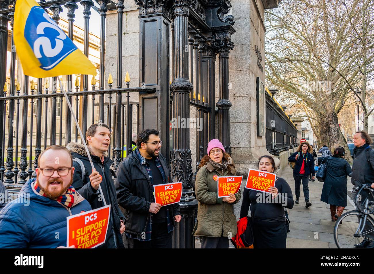 Picket line at british museum hi-res stock photography and images - Alamy