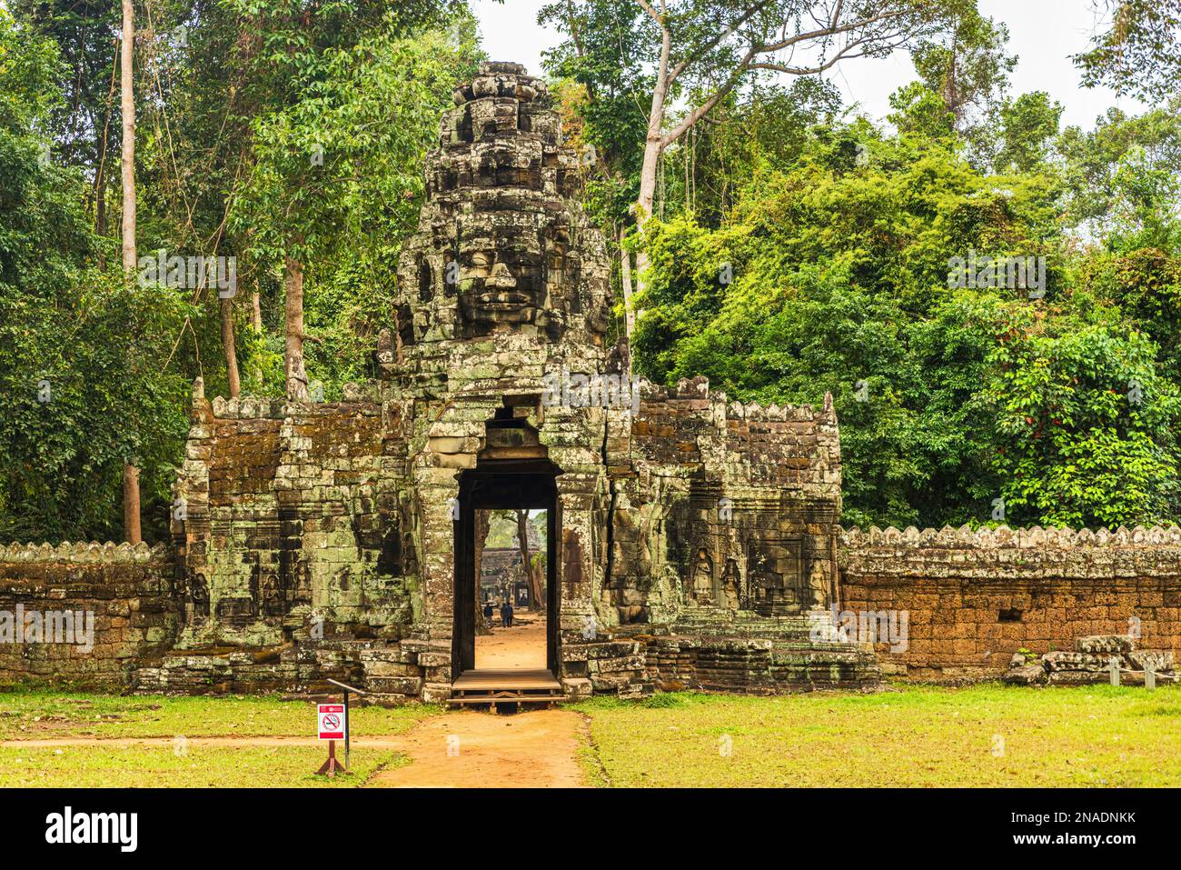 Gateway to the Ta Som temple in Angkor Wat complex, Cambodia Stock ...