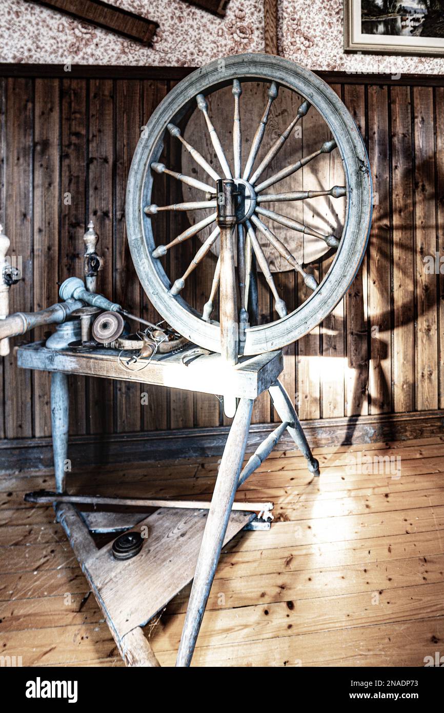 An old wooden spinning wheel Stock Photo - Alamy