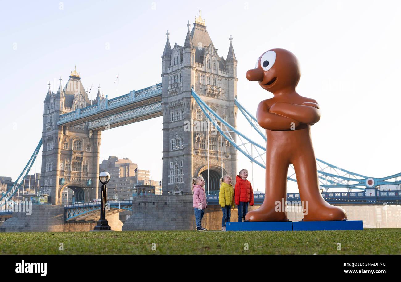 EDITORIAL USE ONLY (Left to right) Elsie, Tilly and Teddy Gepp visit a ...