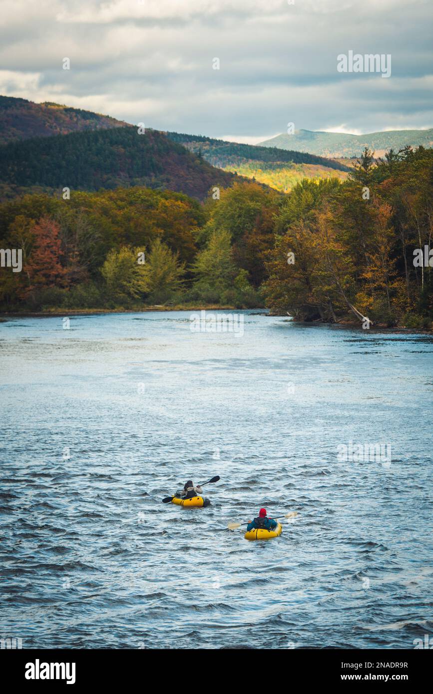 Water streams going up down hi-res stock photography and images - Alamy