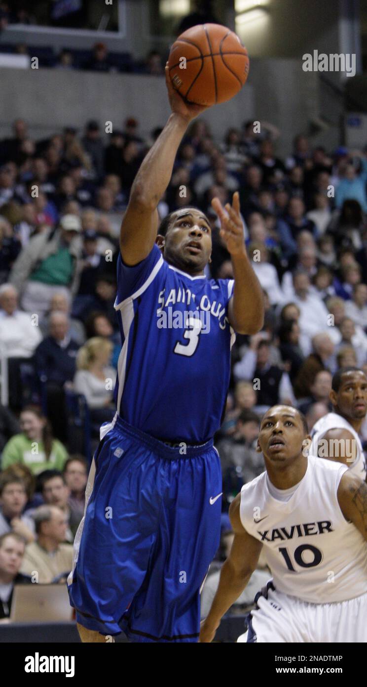 Saint Louis guard Kwamain Mitchell (3) in action against Xavier in an ...