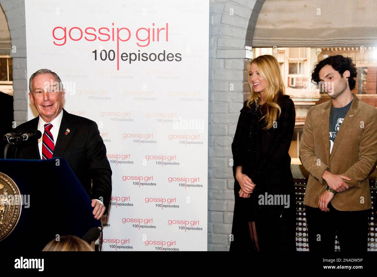 New York Mayor Michael Bloomberg, left, and "Gossip Girl" cast members ...