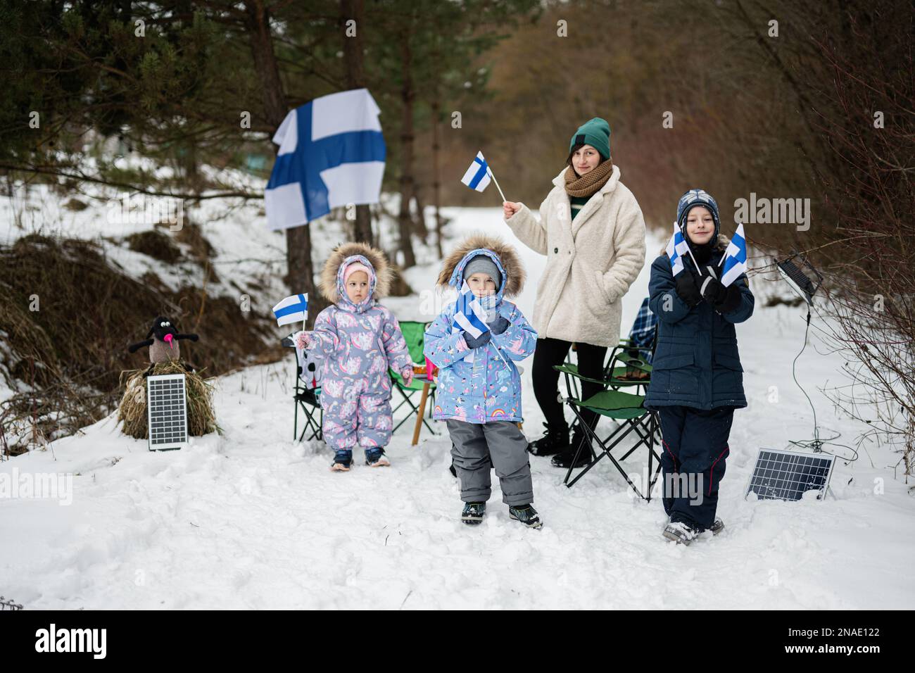 Finnish mother and children with Finland flags on a nice winter day ...