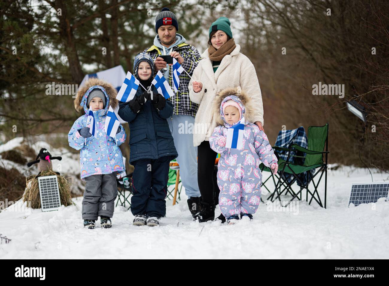 Finnish family with Finland flags on a nice winter day. Nordic ...