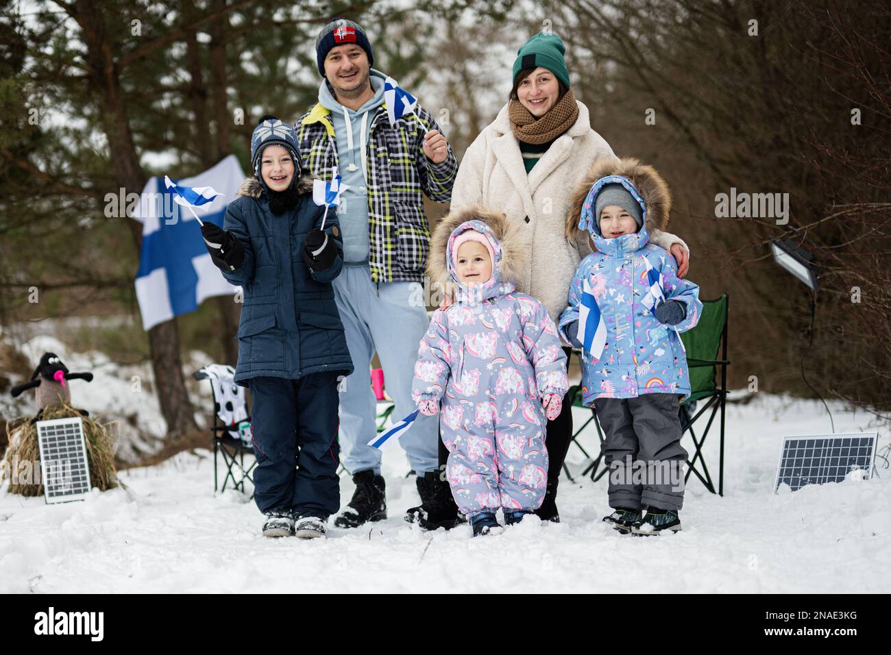 Finnish family with Finland flags on a nice winter day. Nordic ...