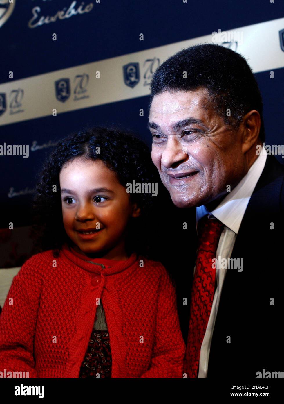 Former Portuguese soccer player Eusebio poses to the media with his ...