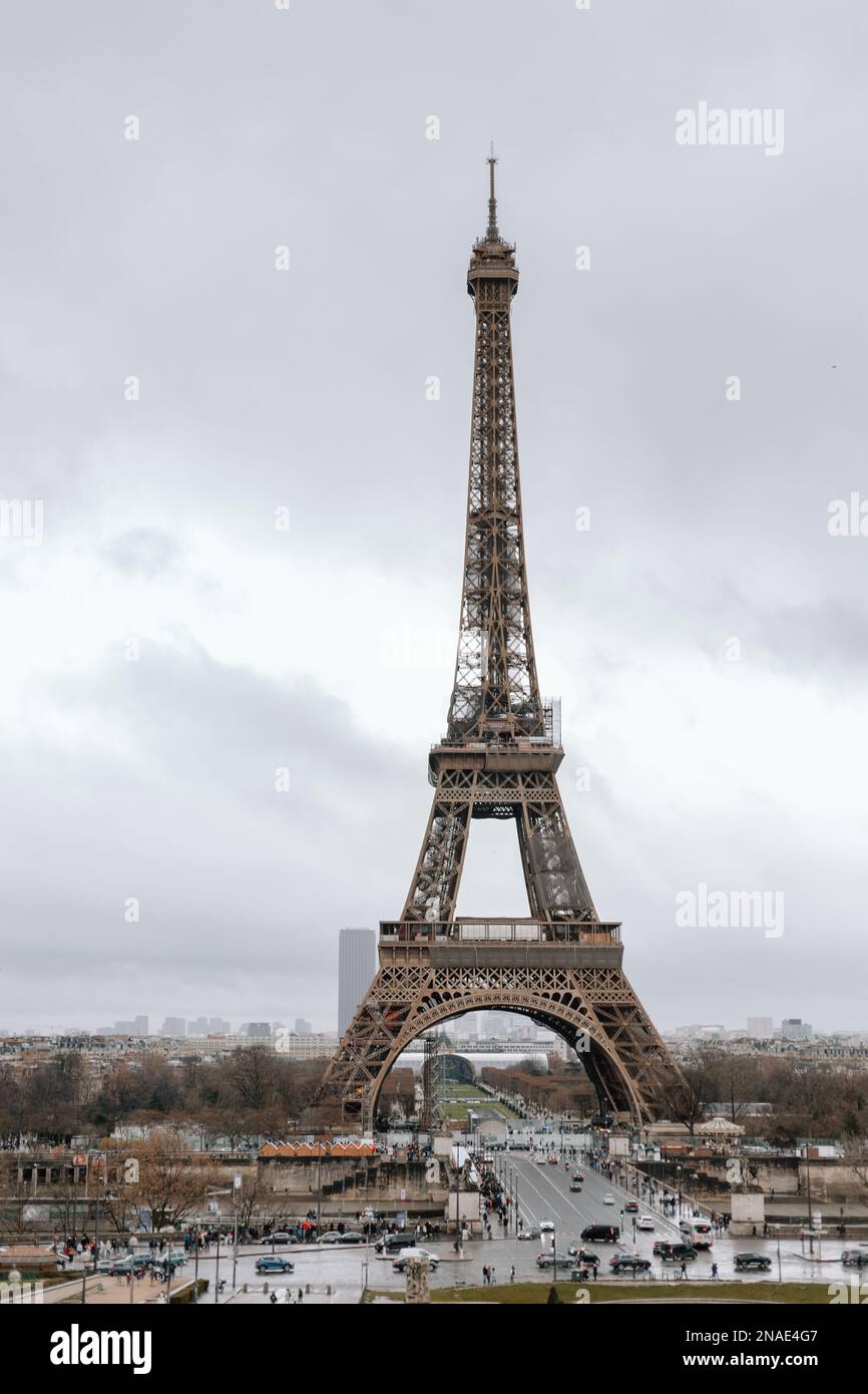 Full view of the Eiffel Tower and the Paris skyline Stock Photo - Alamy