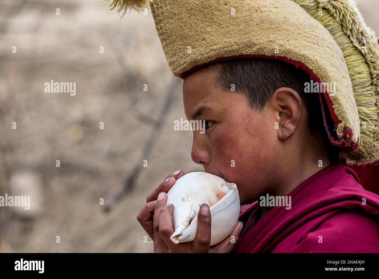 Blowing the conch shell hi-res stock photography and images - Alamy
