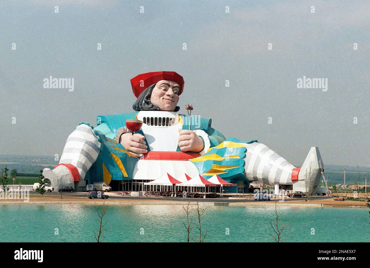 The huge figure of French fairy-tales, the giant 35 meters high ...