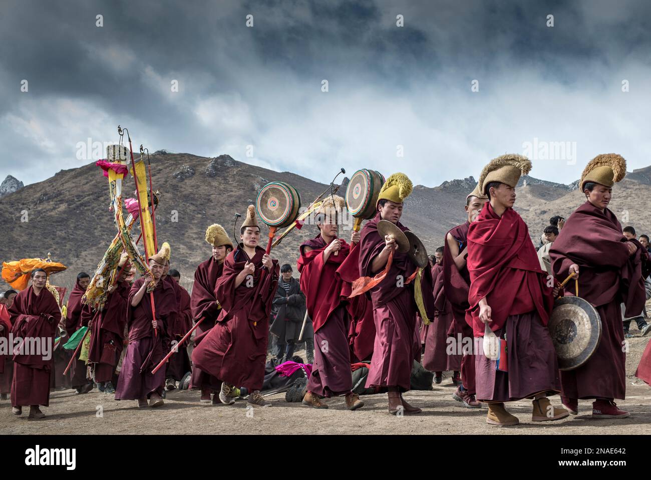 Buddhist prostrate hi-res stock photography and images - Alamy
