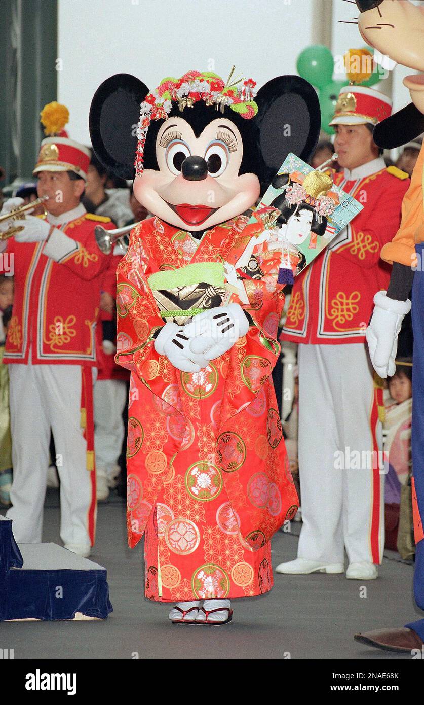 Kimono-clad Minnie Mouse, with a traditional Japanese battledore in ...