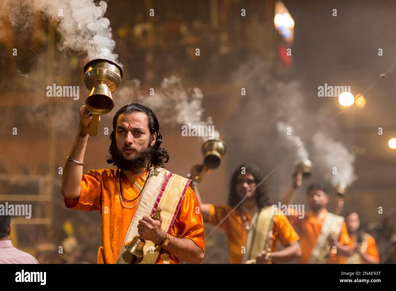 Brahmin performing aarti ritual Stock Photo - Alamy