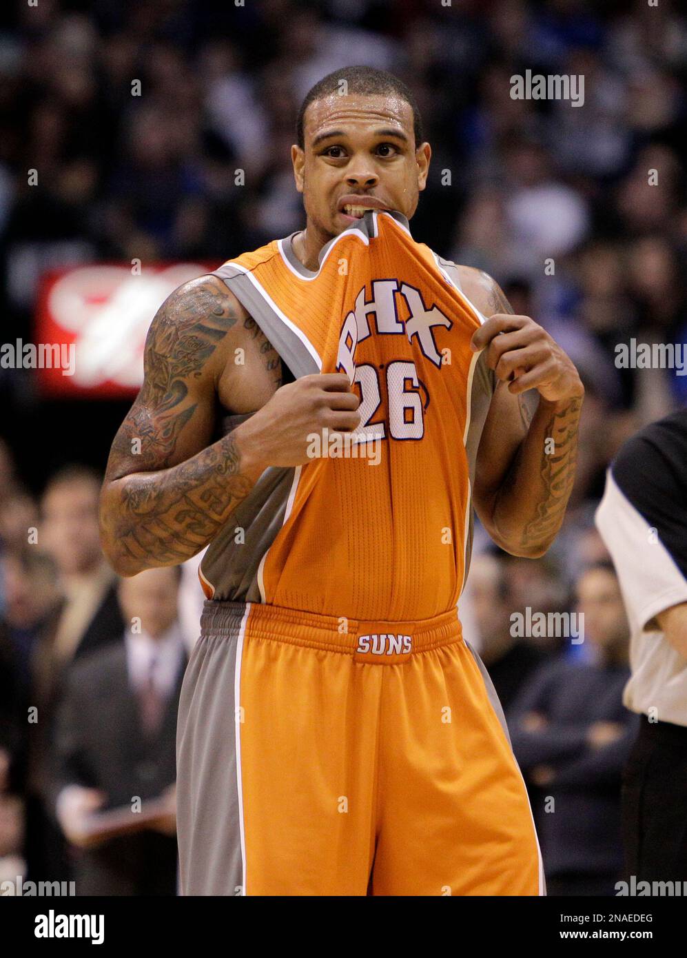 Phoenix Suns shooting guard Shannon Brown (26) stands on the court ...