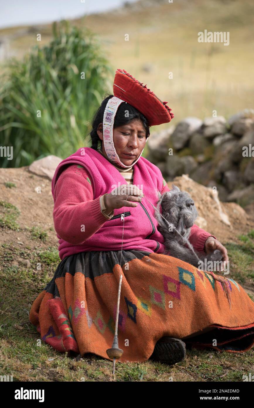 Handweaving hi-res stock photography and images - Alamy