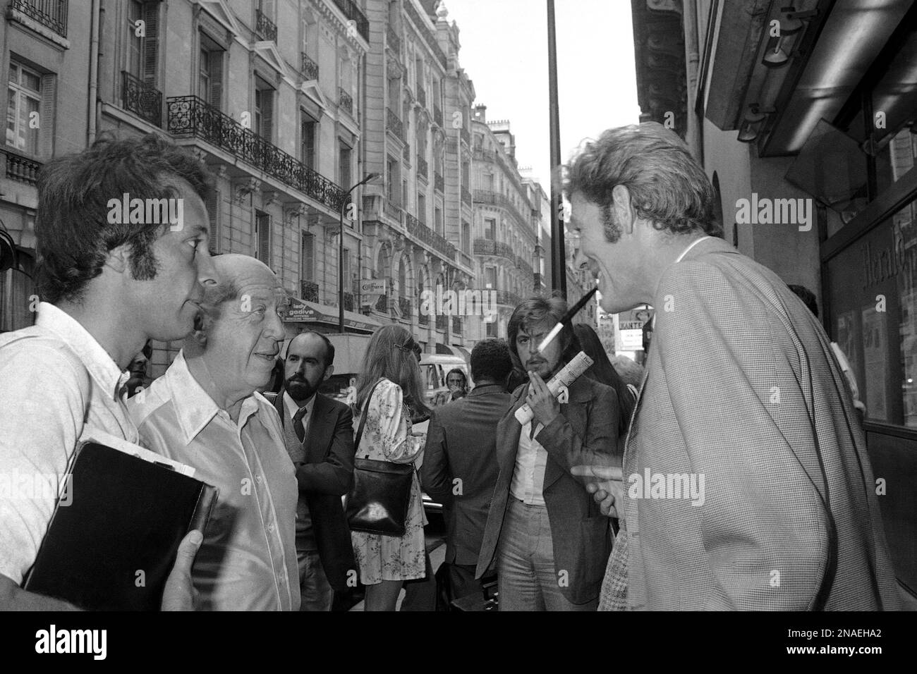British actor Peter O'Toole, right, speaks to Austro-Hungarian-American ...