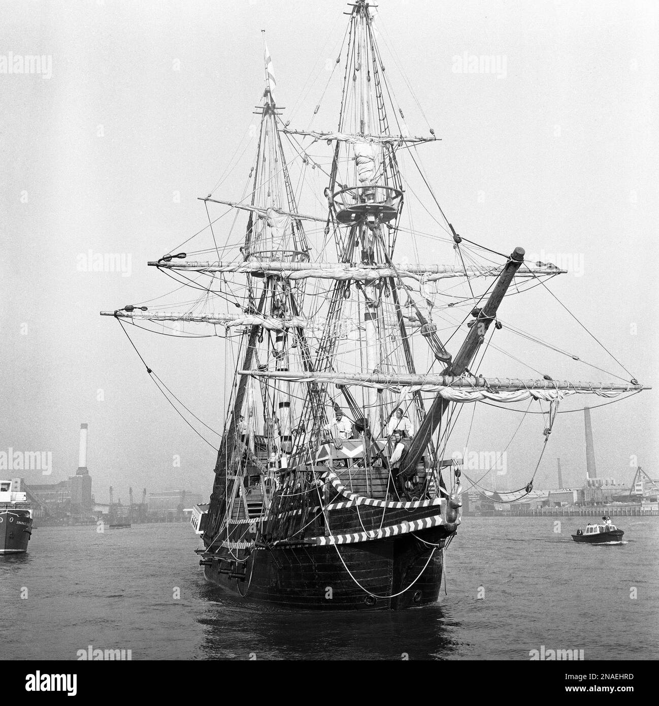 English galleon hi-res stock photography and images - Alamy