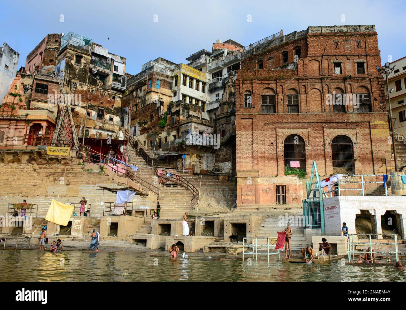 Pilgrims performing puja along the ghats Stock Photo - Alamy
