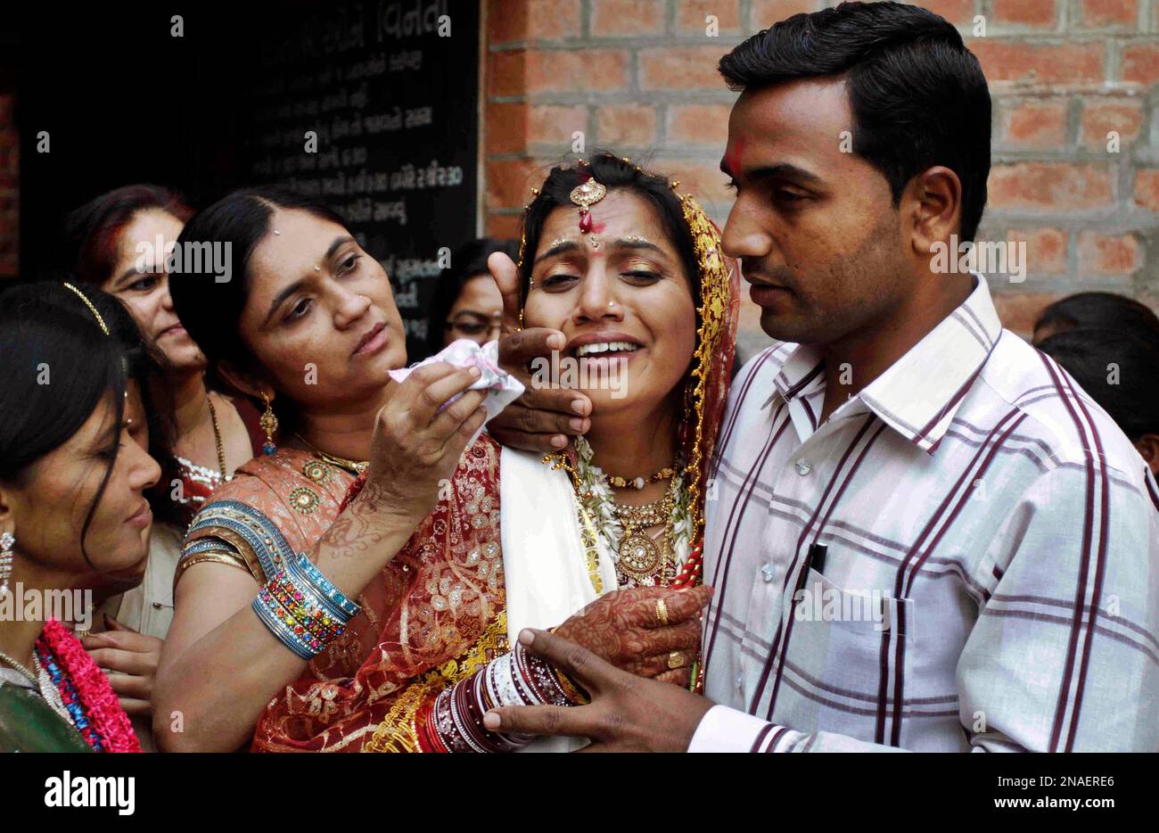 An Indian bride breaks down during her marriage in Ahmedabad, India ...
