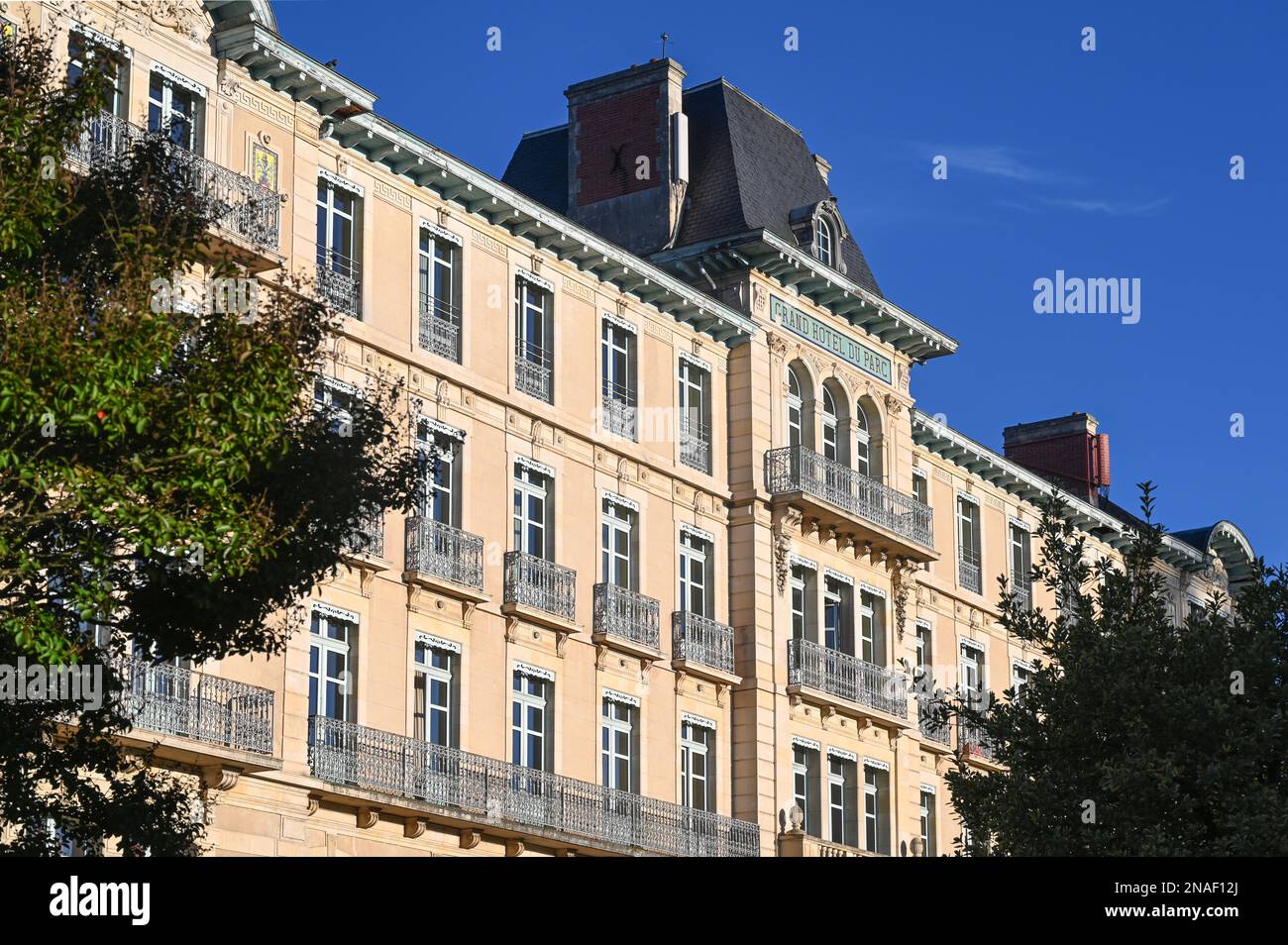 The nostalgic Hôtel du Parc in the thermal cure complex of Salies-de ...