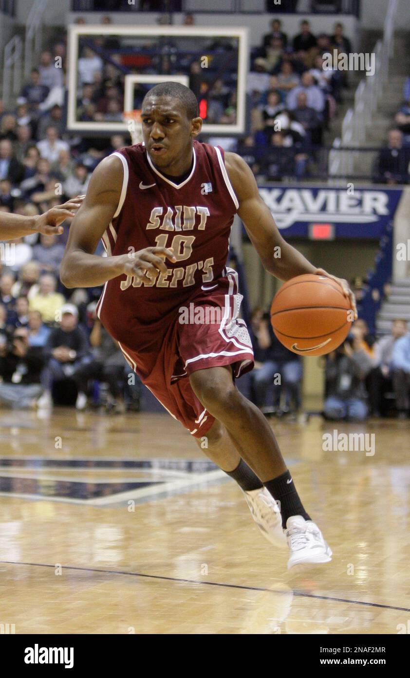 Saint Josephs' guard Langston Galloway (10) in action against Xavier in ...