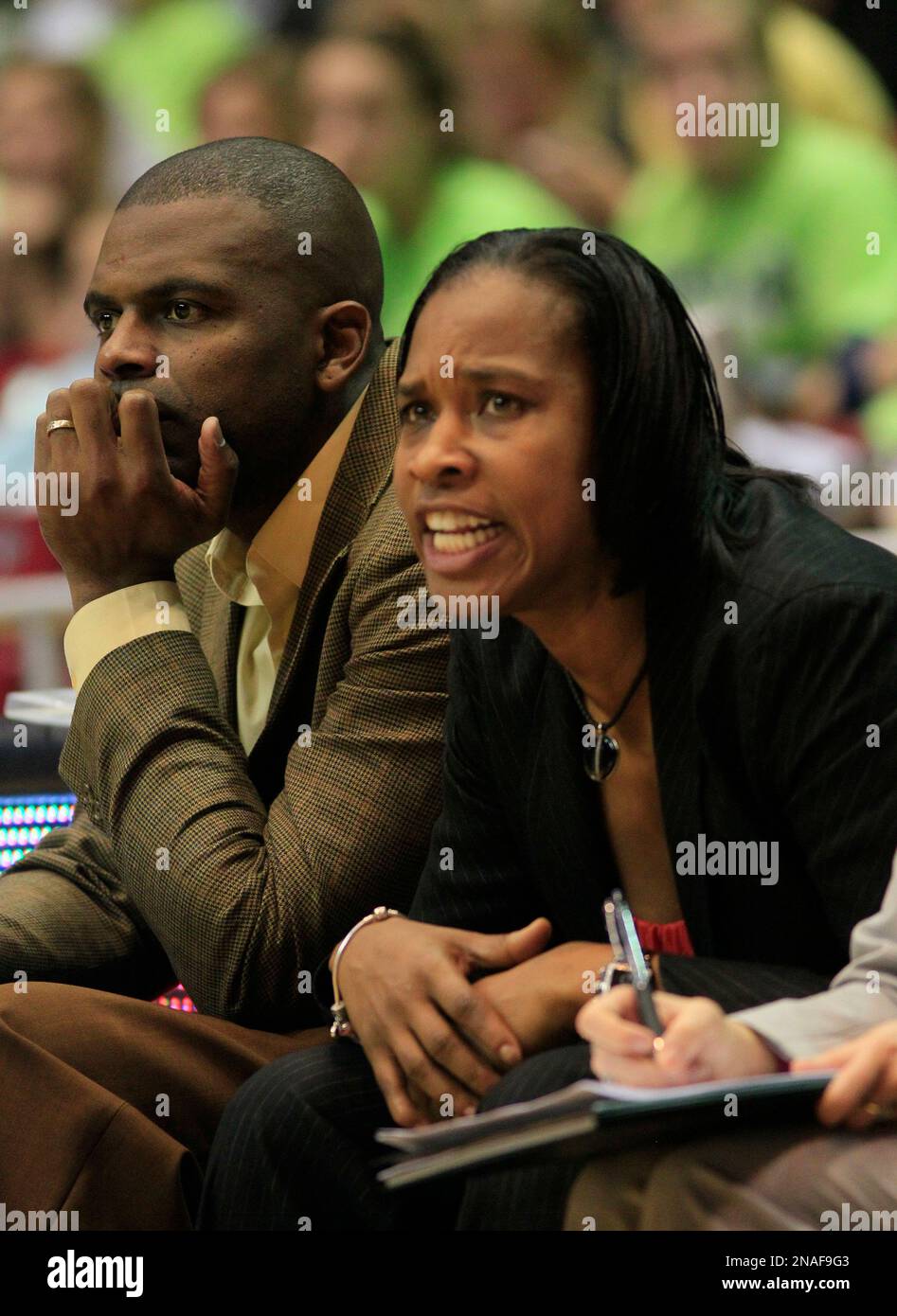 Cincinnati head coach Jamelle Elliott, right, in action against Notre ...
