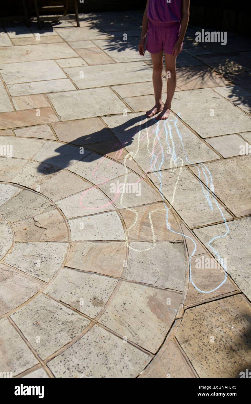 Shadow tracing hi-res stock photography and images - Alamy