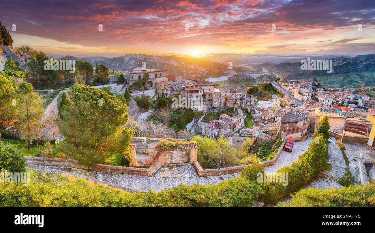 Fantastic sunrise over old famous medieval village Stilo in Calabria ...