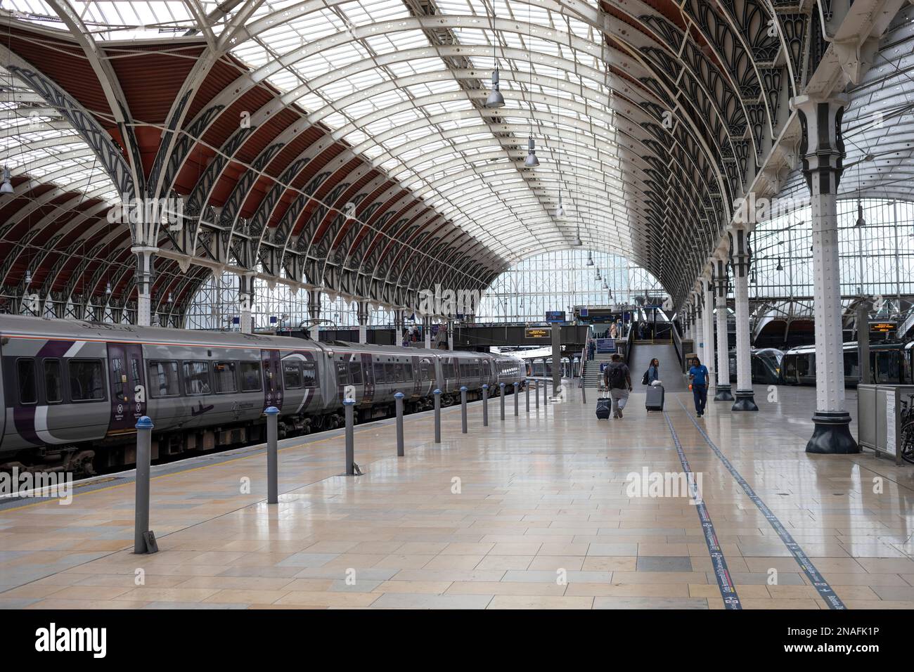 The picadilly line hi-res stock photography and images - Alamy