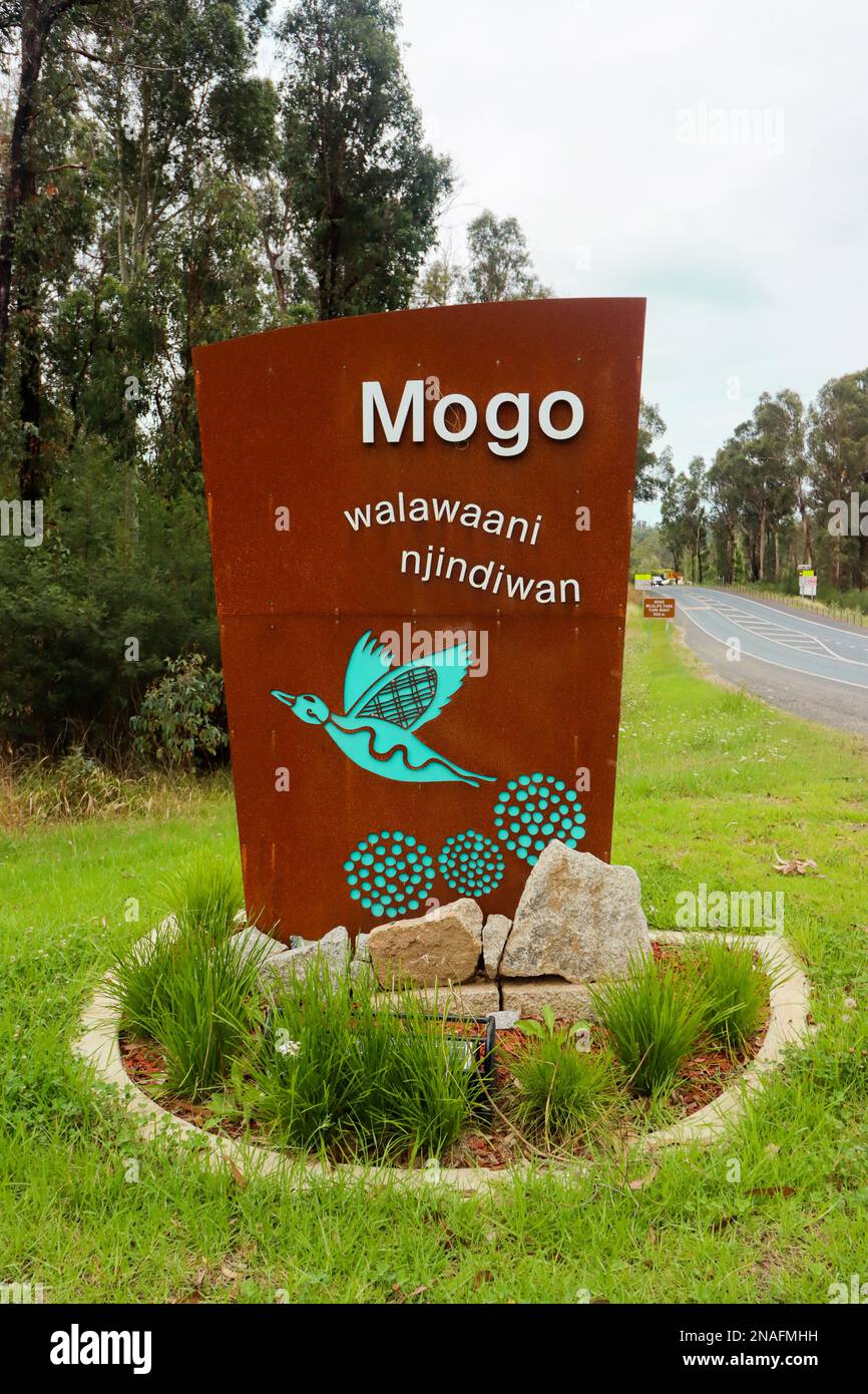 Mogo aboriginal art hi-res stock photography and images - Alamy