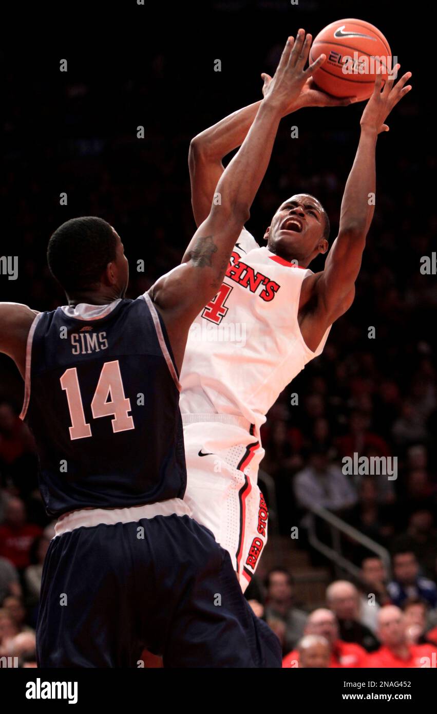 St. John's Moe Harkless, right, shoots over Georgetown's Henry Sims ...
