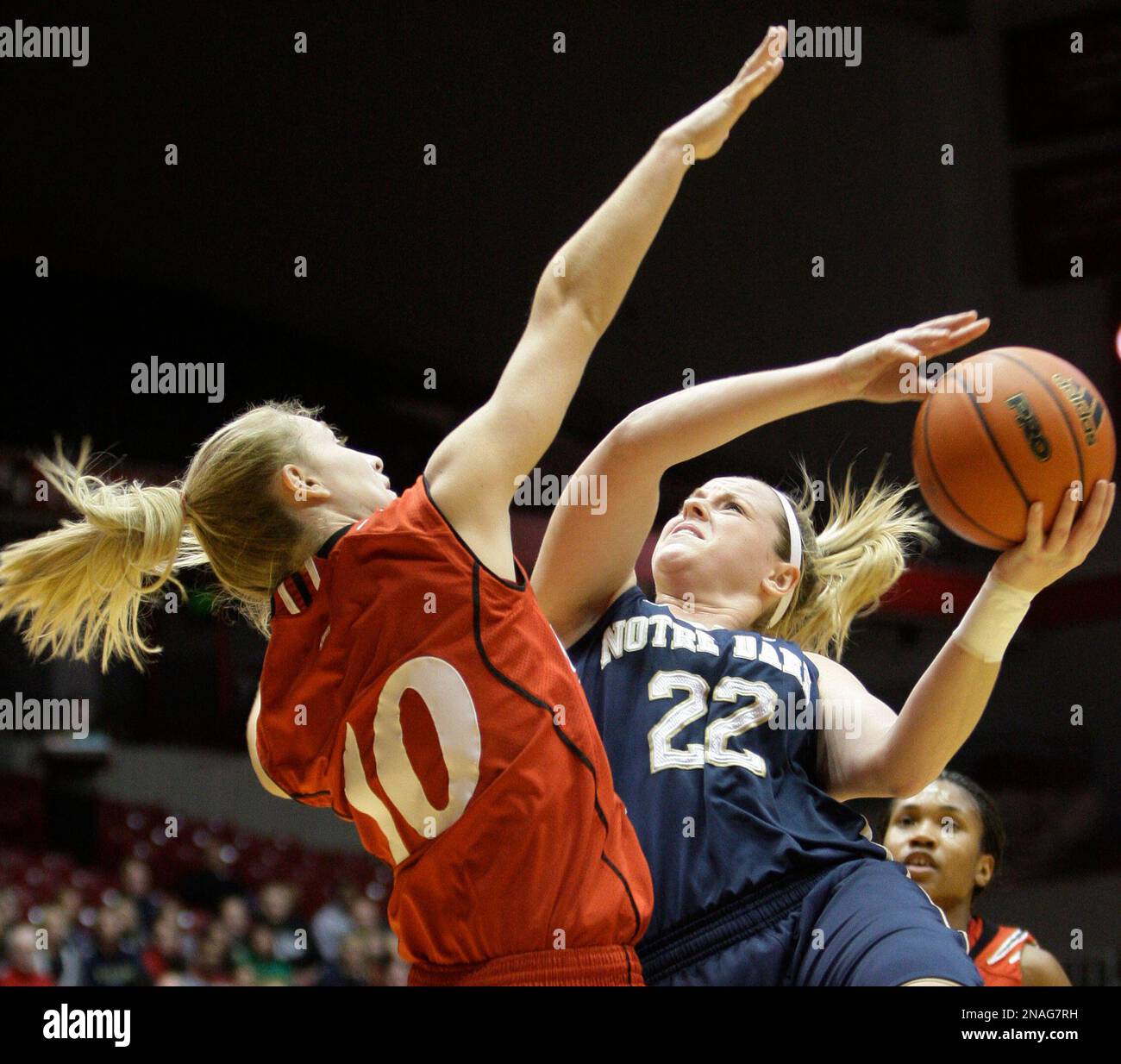 Notre Dame guard Brittany Mallory (22) shoots against Cincinnati guard ...