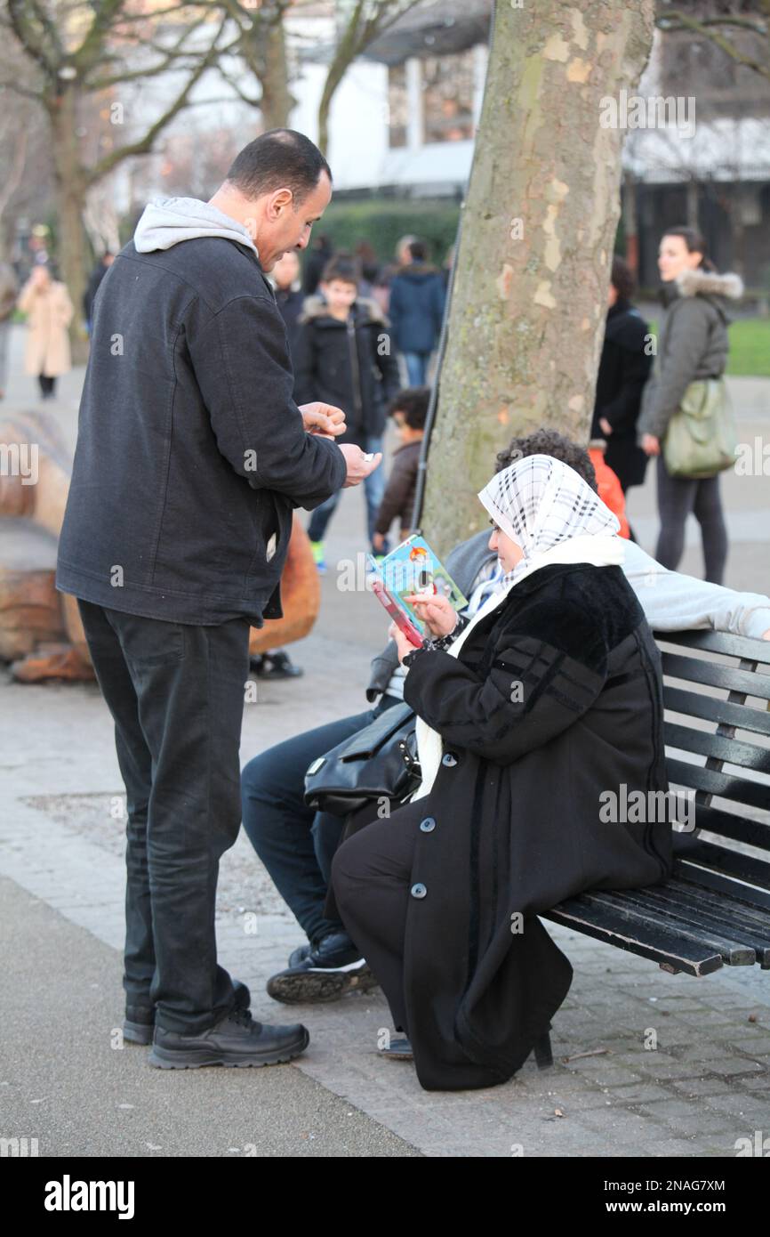 Black muslim family hi-res stock photography and images - Alamy