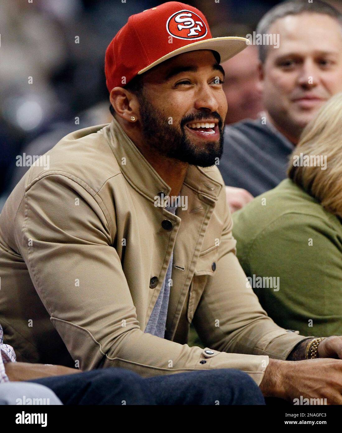 Los Angeles Dodgers baseball player Matt Kemp watches the Phoenix Suns ...