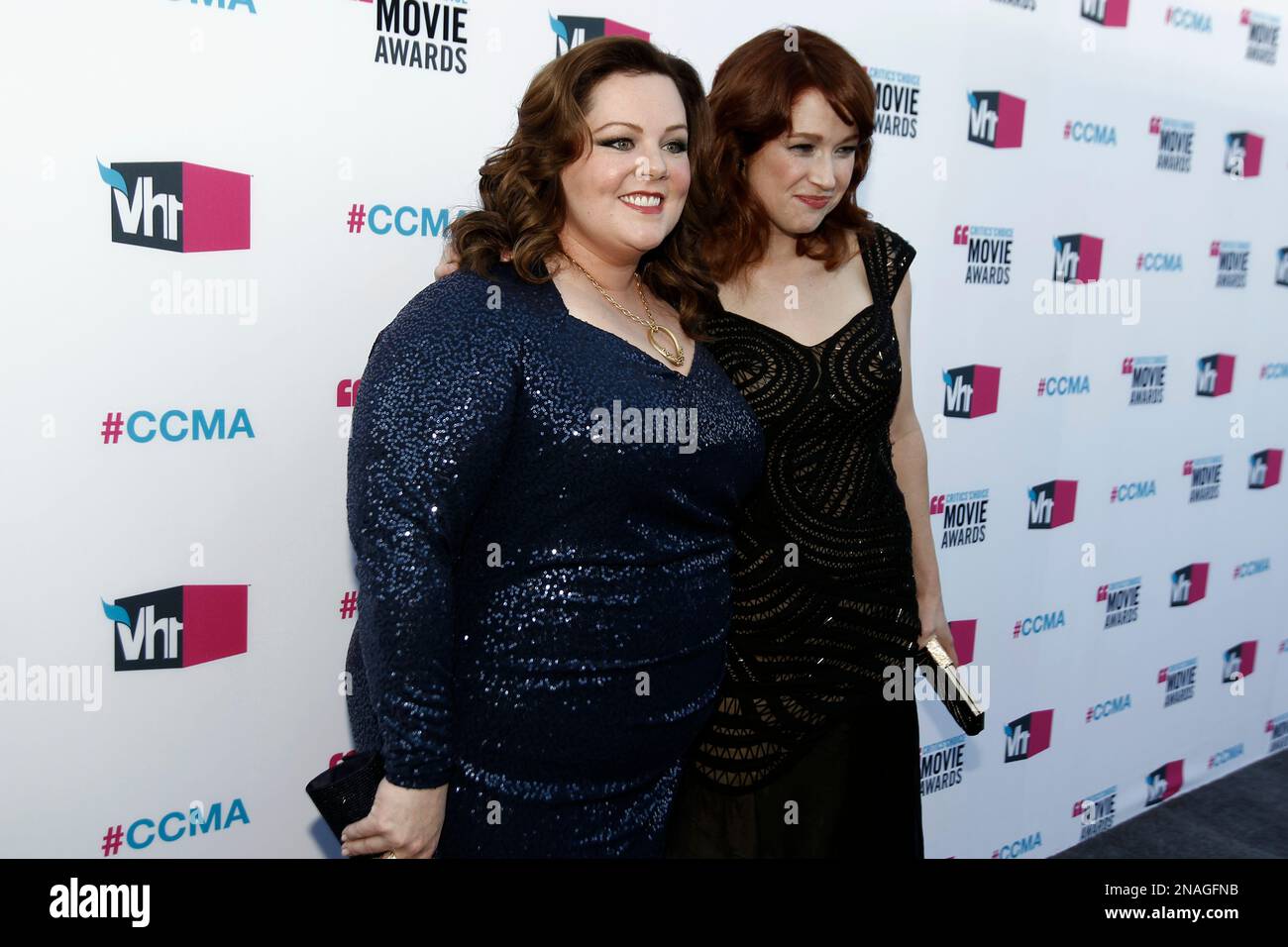Melissa McCarthy, left, and Ellie Kemper arrive at the 17th Annual ...