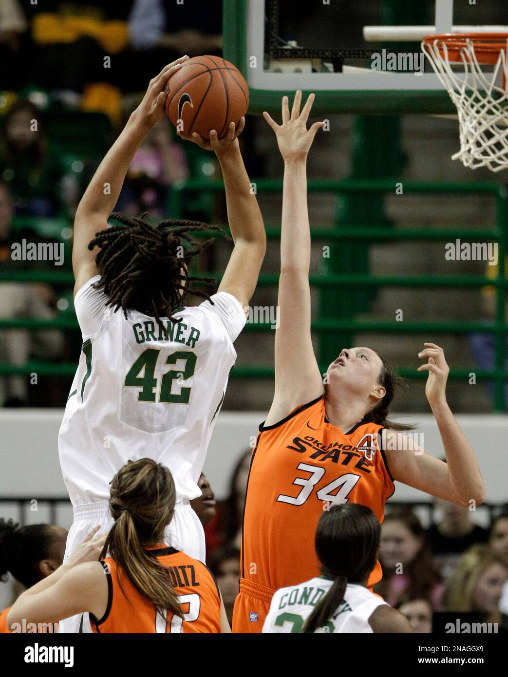 Oklahoma State center Vicky McIntyre (34) defends against Baylor center ...