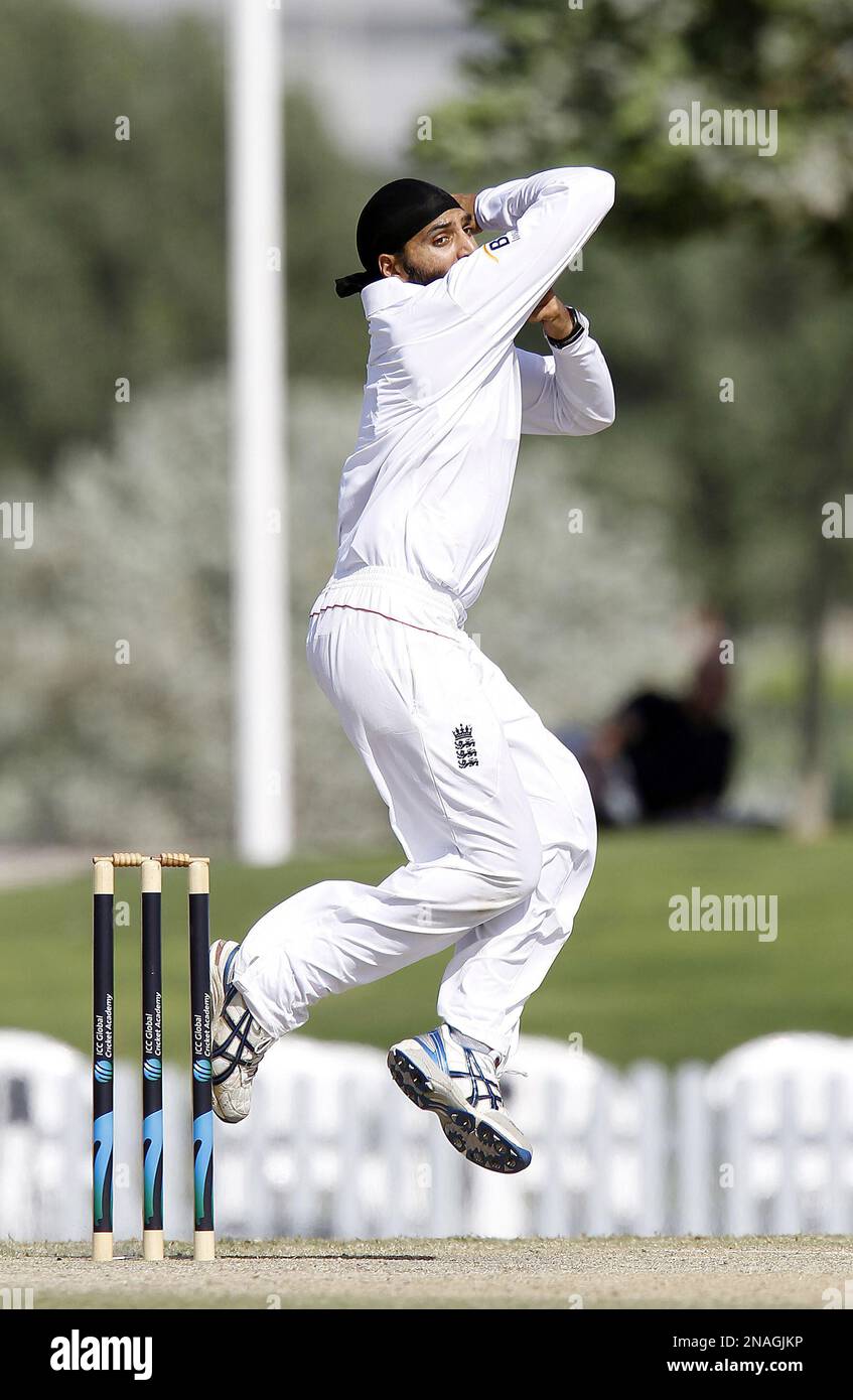 England cricket Player Monty Panesar in bowling action against Pakistan ...