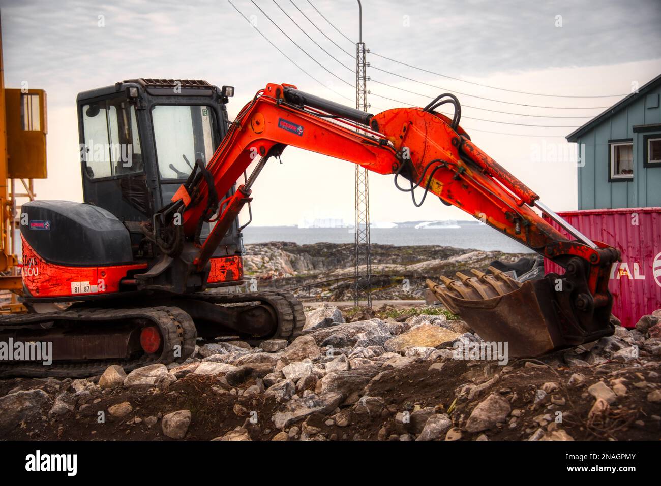 Excavator and icebergs hi-res stock photography and images - Alamy