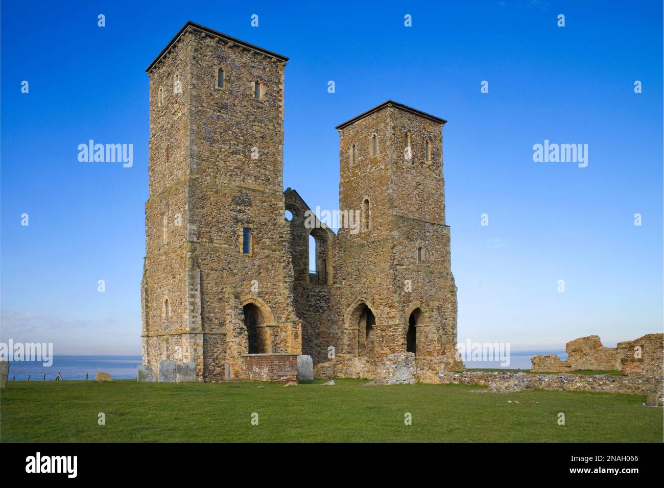 Reculver ruins hi-res stock photography and images - Alamy
