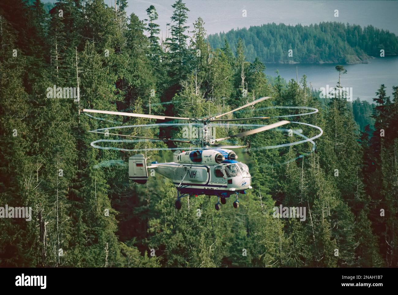 Helicopter logging hi-res stock photography and images - Alamy