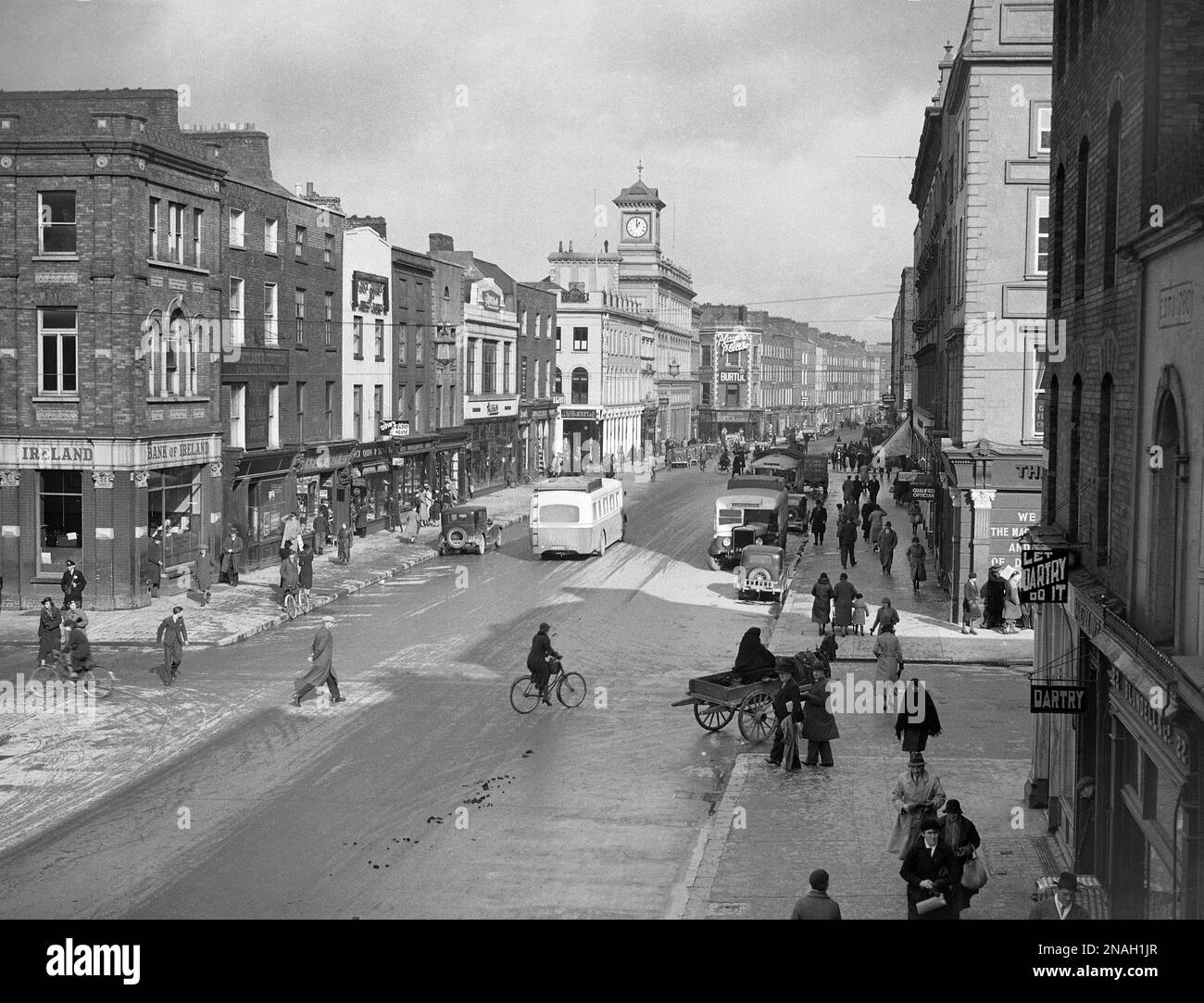 A view looking up O'Connell street, Limerick, Ireland, in 1937. (AP ...