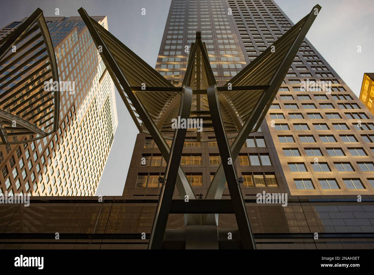 Exteriors glass installation hi-res stock photography and images - Alamy