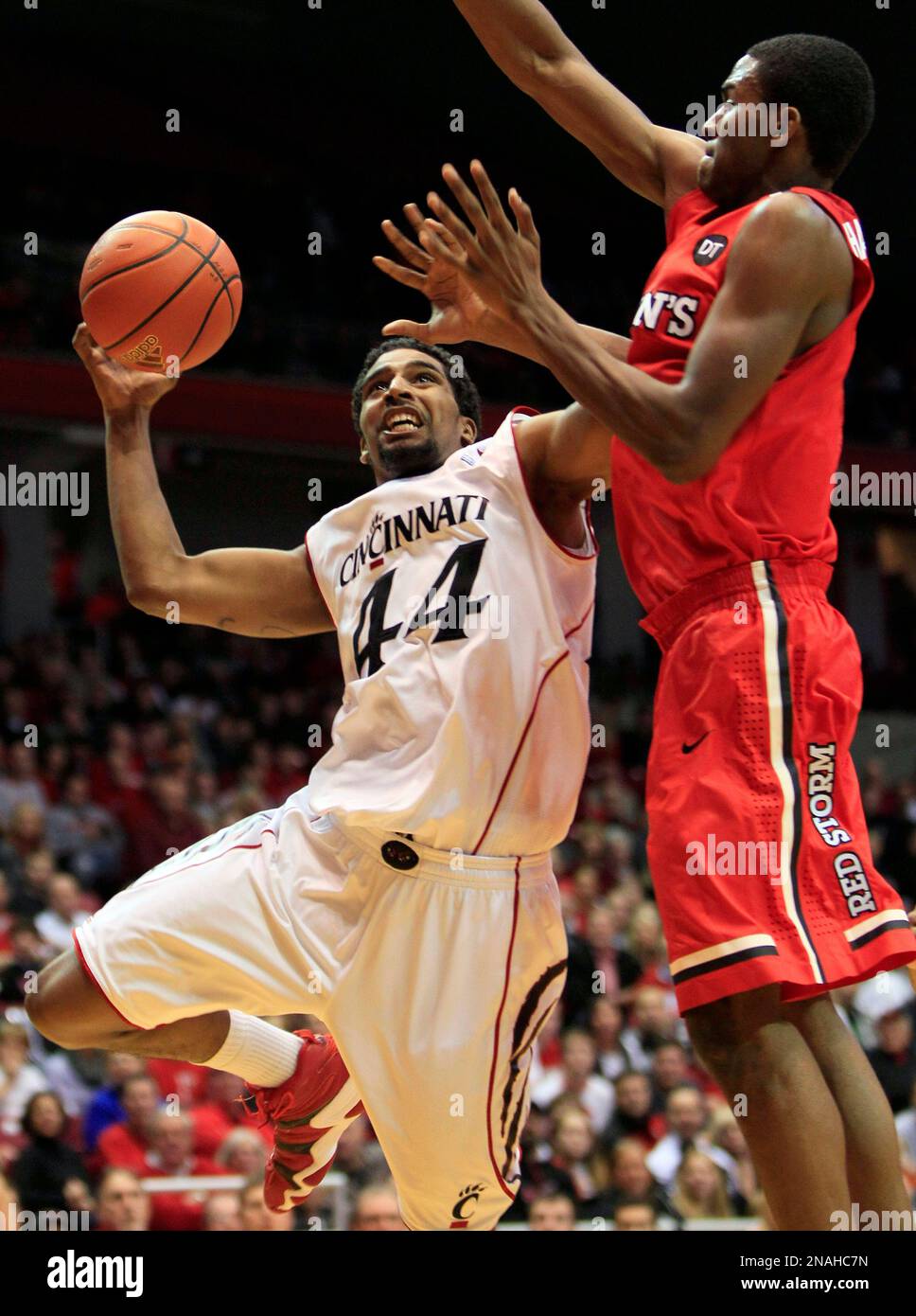 Cincinnati guard Jaquon Parker (44) drives against St. John's forward ...