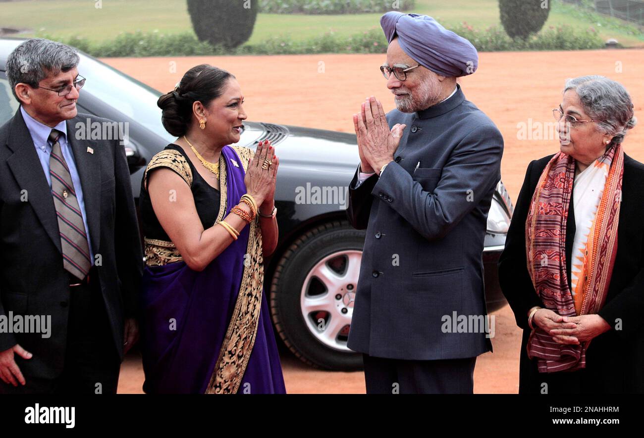Indian Prime Minister Manmohan Singh, second right, welcomes Trinidad ...