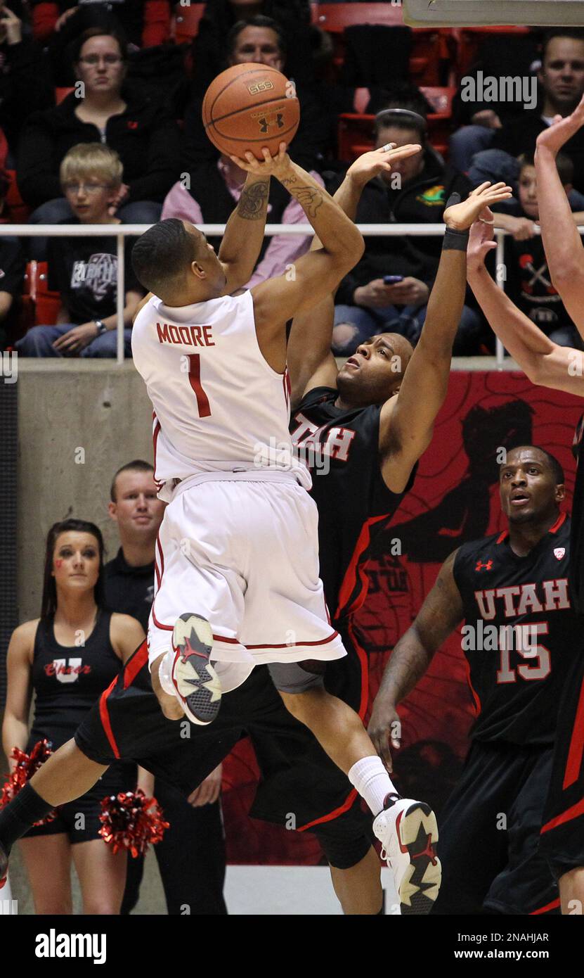 Washington State guard Reggie Moore (1) attempts to score over Utah ...