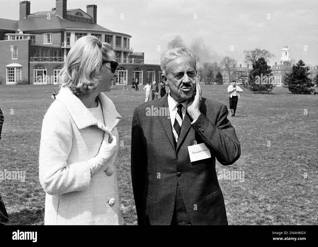 Mrs. Joan Kennedy, wife of Sen. Edward M. Kennedy discusses a point ...