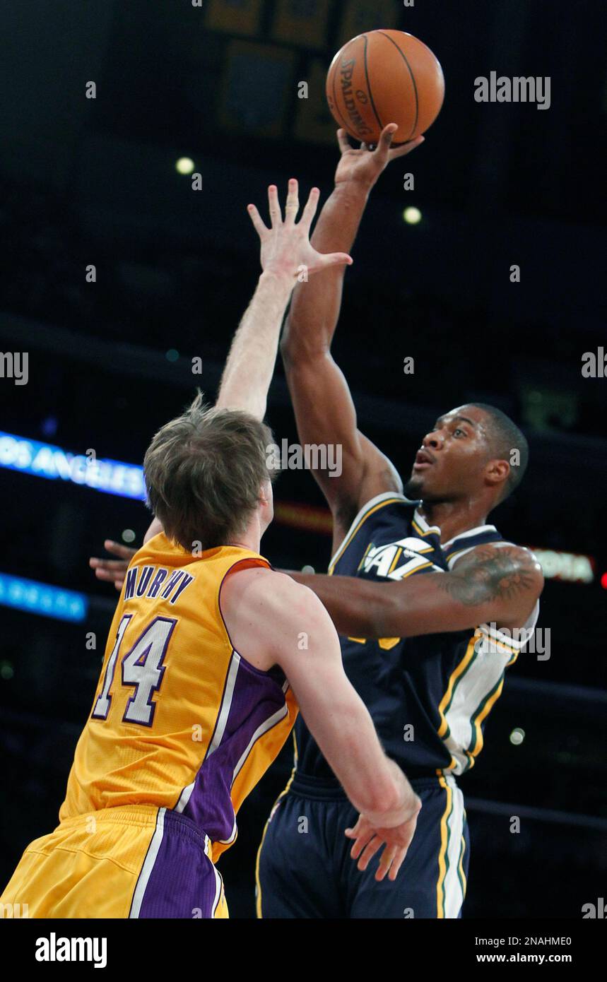 Utah Jazz forward Derrick Favors, right, shoots over Los Angeles Lakers forward Troy Murphy (14 ...