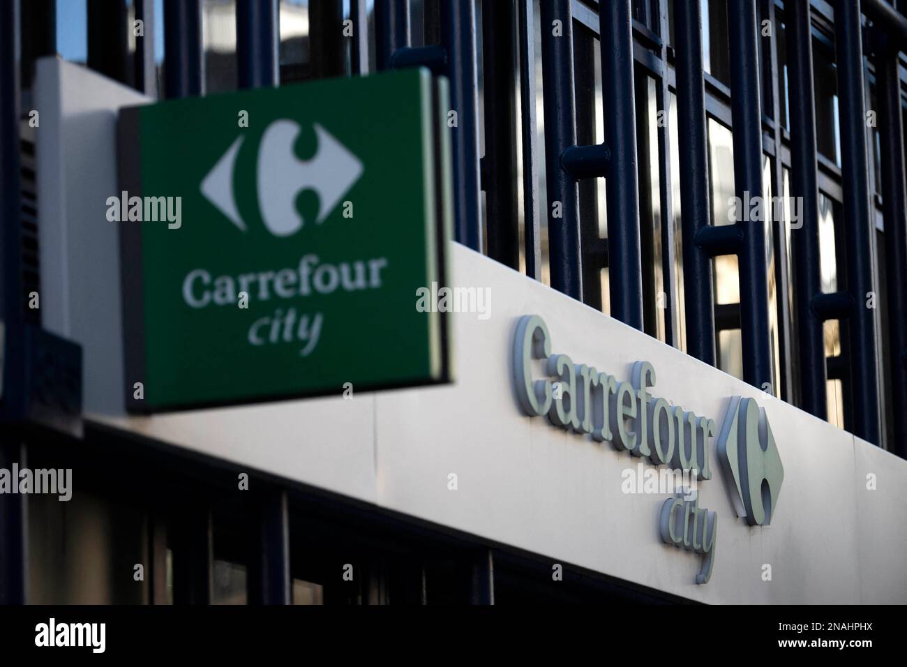 illustration Carrefour logo in Paris, France on February 13, 2023 ...